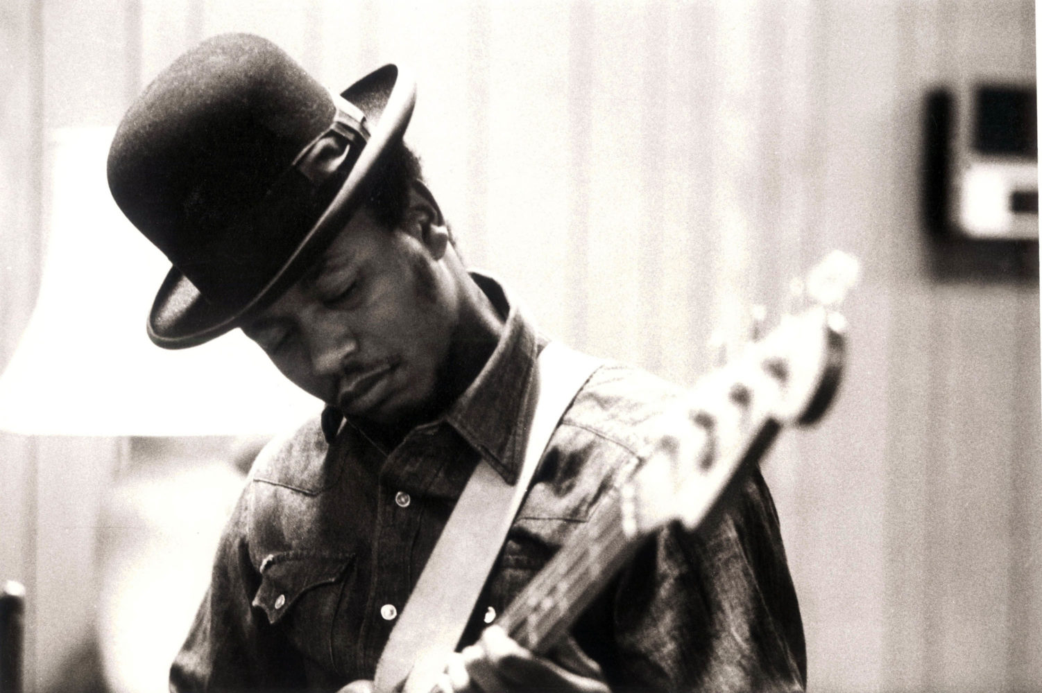 Samuels Fuzzy | Michael Putland Archive