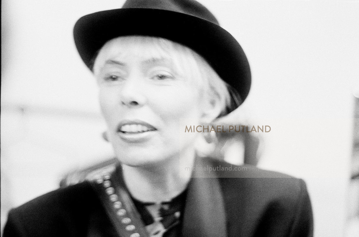 Joni Mitchell | Michael Putland Archive